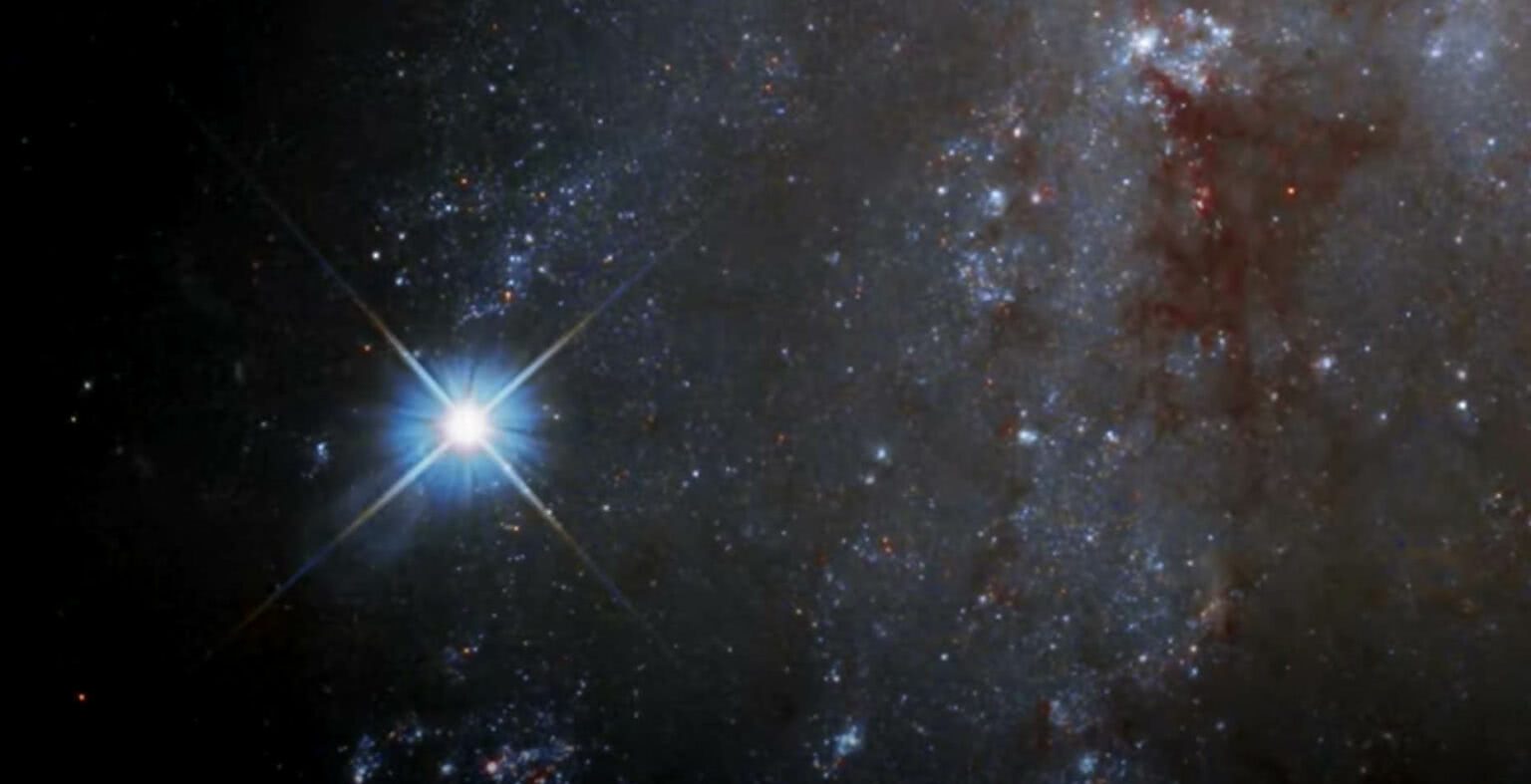 O Hubble acabou de observar uma gigantesca supernova e fizeram o vídeo ...